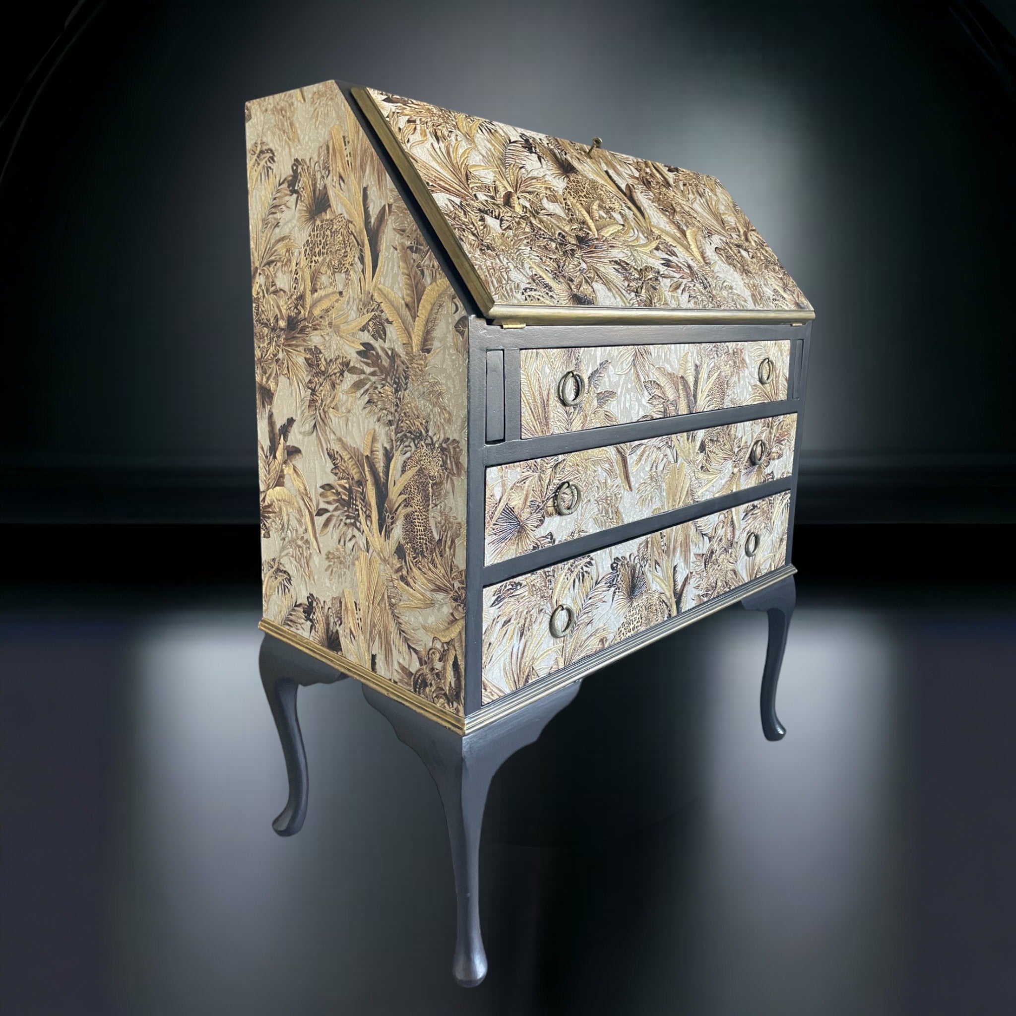 Elegant Queen Anne Writing Desk: A Timeless Statement Piece for Your H ...